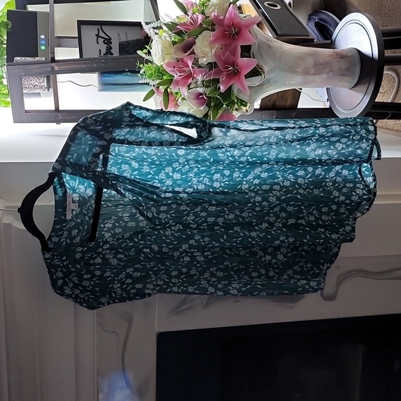 Monday Fun | Tops | Like New Monday Fun Alvena Split Neck Blouse | Poshmark